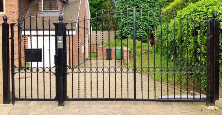 Double driveway gates - LCR Fabrications