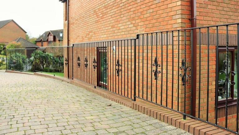 Iron railings for driveway - LCR Fabrications